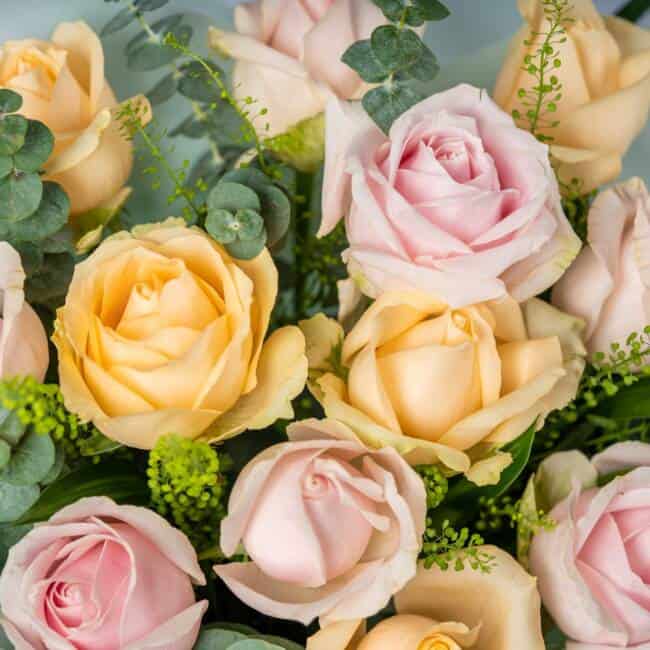 Fresh Rose Bouquet Delivery in KL | Romantic Hand Roses Bouquet