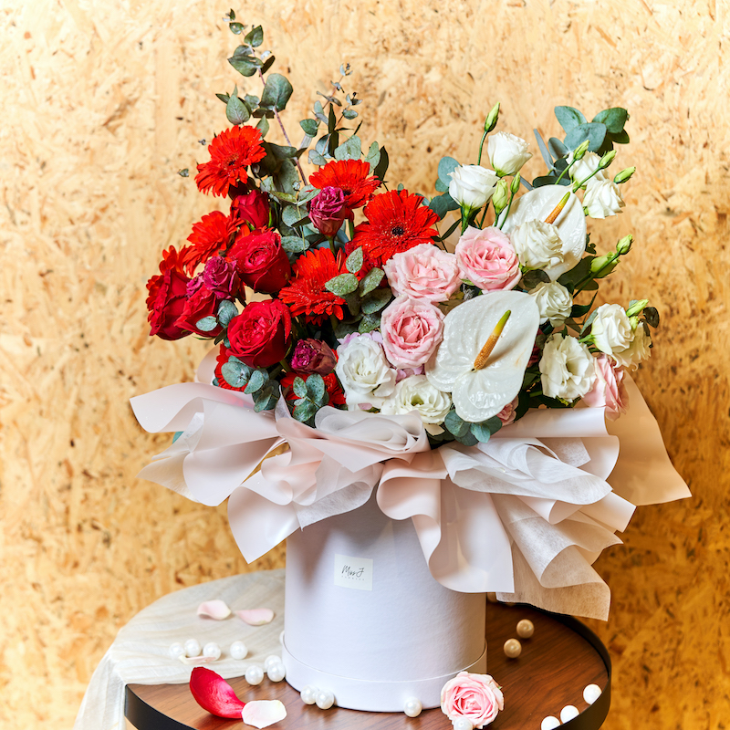 Fresh Rose Bouquet Delivery in KL | Romantic Hand Roses Bouquet